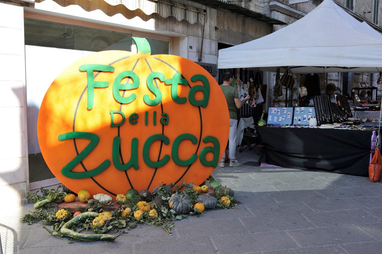Pesa la zucca: in Toscana la battaglia delle zucche giganti - Vita in ... Pesa la zucca: in Toscana la battaglia delle zucche giganti - Vita in ...